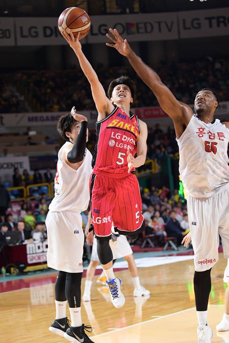 '김시래 30점' LG 홈 개막전 승리, KGC 2연승 마감 : 네이트 스포츠