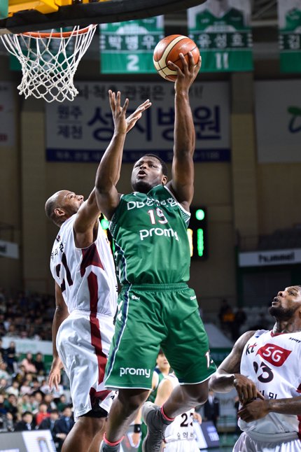 '4명 10점+' DB, KT에 역전극…KT 6연패 수렁 : 네이트 스포츠