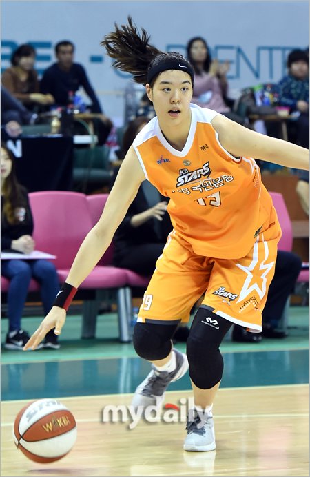 KB 박지수, 통산 3번째 라운드 MVP 선정…MIP 하나은행 김단비 : 네이트 스포츠