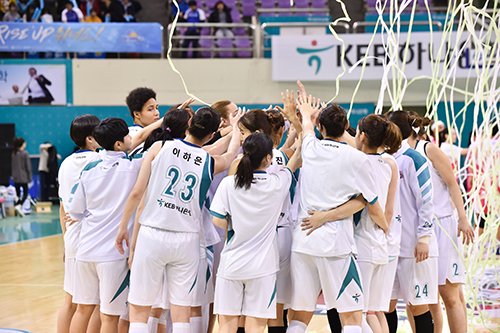 '해리슨 23득점' KEB하나, KDB생명 완파…2연패 탈출 : 네이트 스포츠