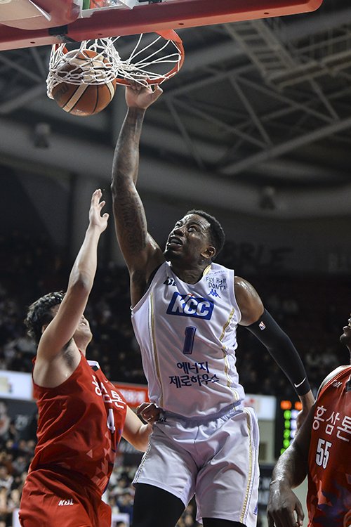 '로드 더블 더블' KCC, KGC전 5연승 질주 : 네이트 스포츠