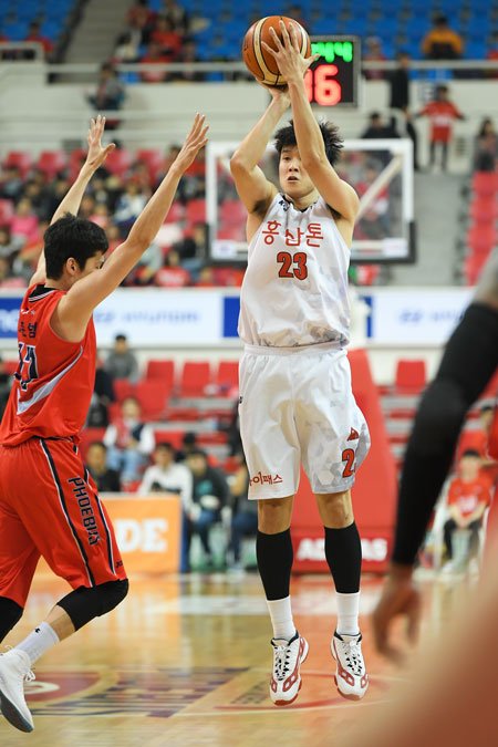 '전성현 결정적 3점포' KGC, 현대모비스에 6강PO 기선제압 : 네이트 스포츠