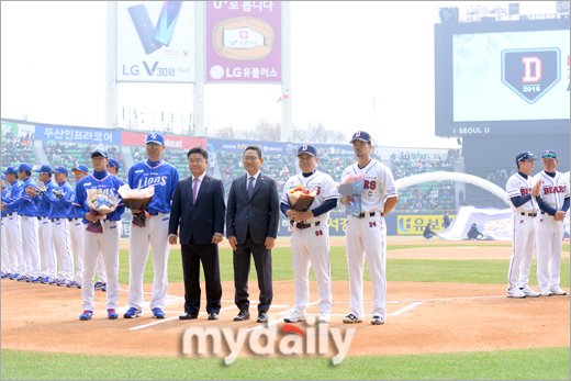 [MD포토] 2018 KBO 개막전을 시작합니다 : 네이트 스포츠