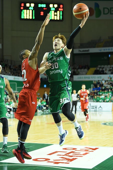 '두경민 29점' DB, KGC 제압…4강PO 선승 : 네이트 스포츠