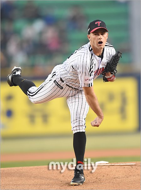 LG 윌슨, 2G 연속 QS 호투…빈약한 타선지원에 눈물 : 네이트 스포츠