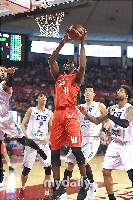 '메이스 32점' SK, KCC에 4강PO 2연승…챔프전행 -1승 : 네이트 스포츠