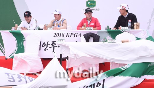 [MD포토] 강풍은 우리가 지킨다? : 네이트 스포츠