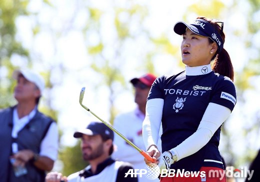 유소연, KPMG 3R 11언더파 단독선두 도약 : 네이트 스포츠