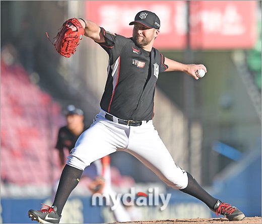 '15번째 QS서 7승' KT 피어밴드 "탈꼴찌 위해 최선 다할 것" : 네이트 스포츠