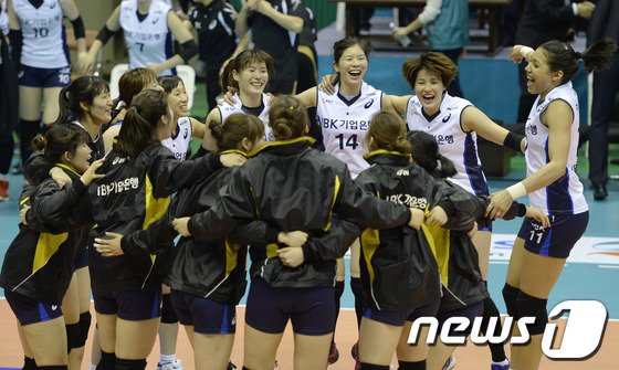 IBK기업은행, 통합 2연패 1승 남았다 : 네이트 스포츠