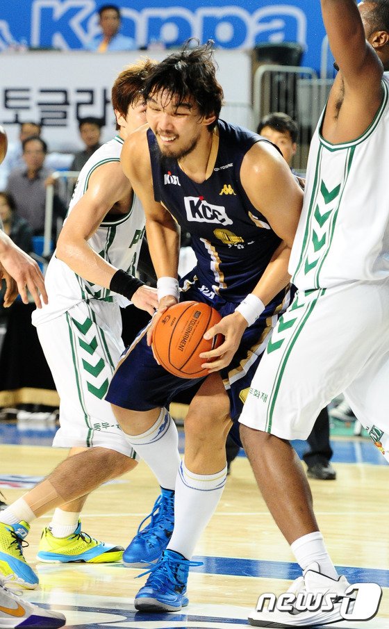 '하승진 효과' KCC, 새내기 김지후도 펄펄 : 네이트 스포츠