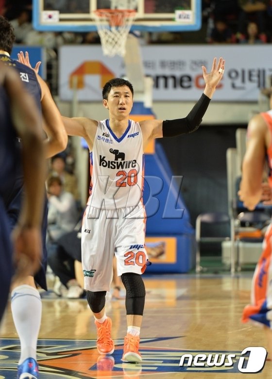 [프로농구] '정영삼-포웰 50점 합작' 전자랜드, KCC 꺾고 개막 2연승 : 네이트 스포츠