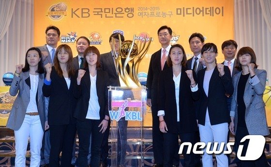 [WKBL] 여자 농구 공공의 적은 춘천 우리은행 : 네이트 스포츠