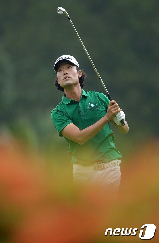 [PGA] 케빈 나, CIMB 클래식 3R 공동 선두 도약 : 네이트 스포츠