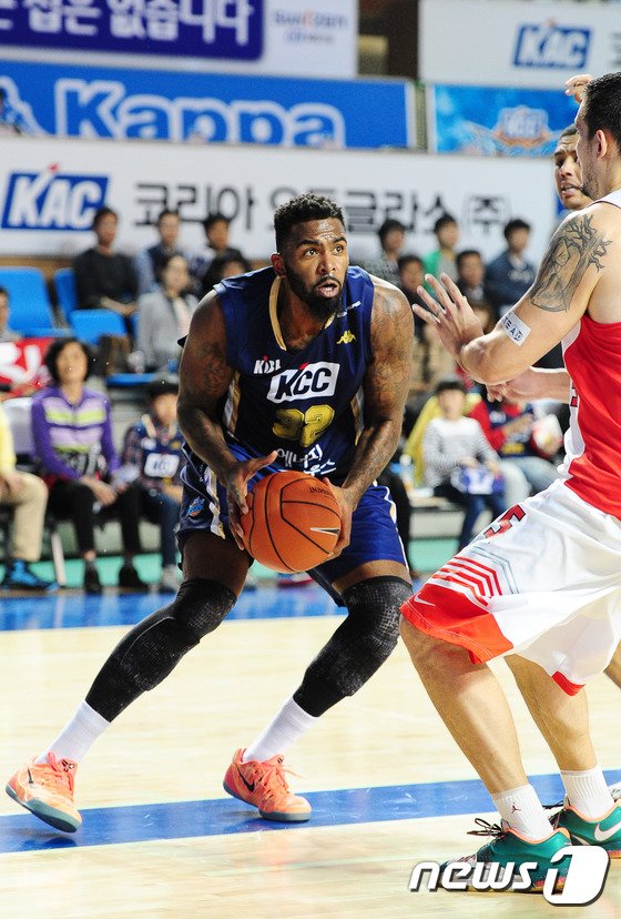 윌커슨 '원맨쇼' KCC, 전자랜드 꺾고 3연패 탈출 : 네이트 스포츠