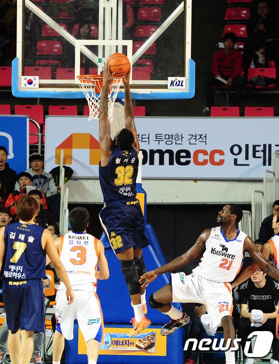 kcc 윌커슨, 이정도 쯤이야 : 네이트 뉴스