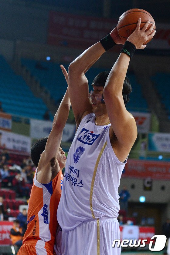 포기하지 않은 전자랜드, KCC전 3연패 끊었다 : 네이트 스포츠