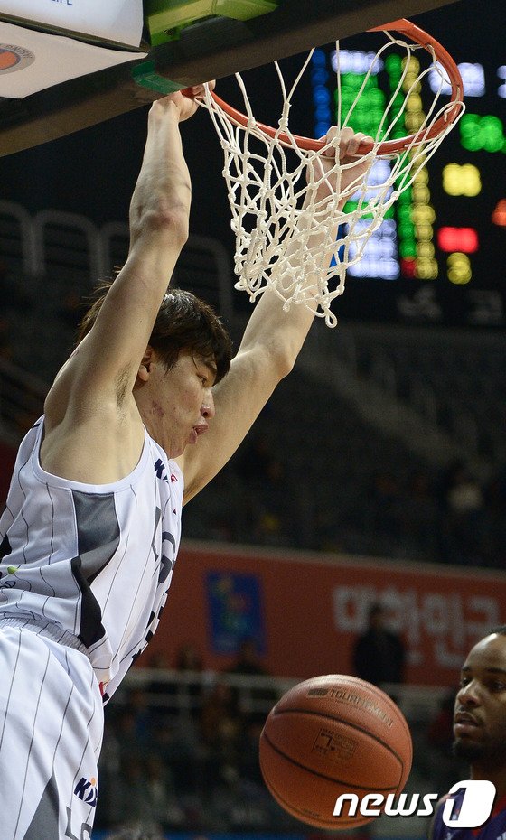 [프로농구] LG, KGC꺾고 공동 4위…6강 매직넘버 '1' : 네이트 스포츠