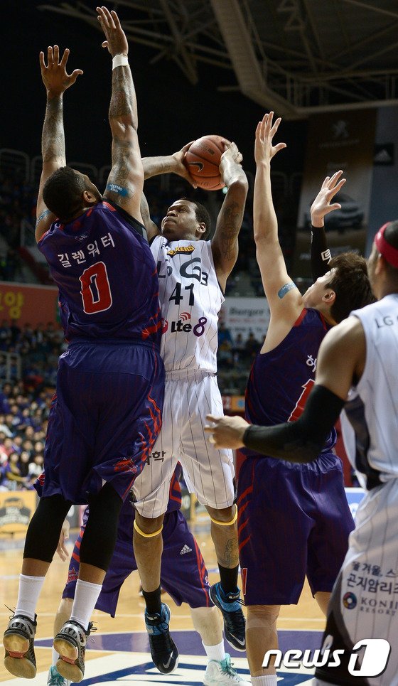[프로농구] LG-오리온스, 5차전 혈전…미소 짓는 모비스 : 네이트 스포츠