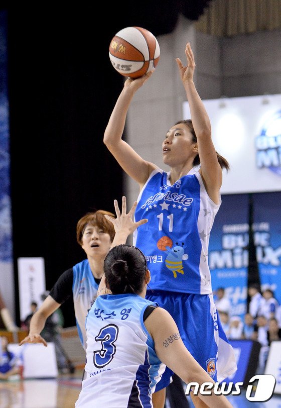 [WKBL]'임영희 16득점' 우리은행, 6연승 행진…선두 질주 : 네이트 스포츠