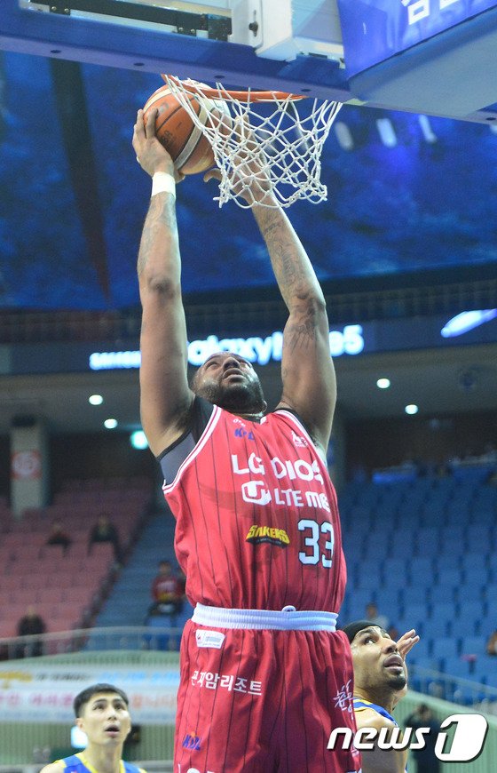 [프로농구] 돌아온 길렌워터, 23득점…LG, KGC 발목 잡아 : 네이트 스포츠