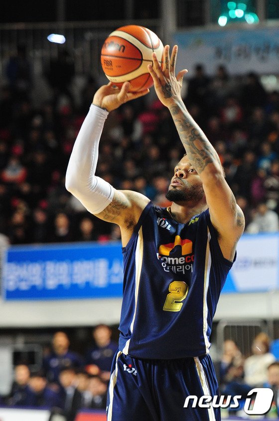 [프로농구] '에밋 39득점' KCC, KT 잡고 7연승 고공 비행(종합) : 네이트 스포츠