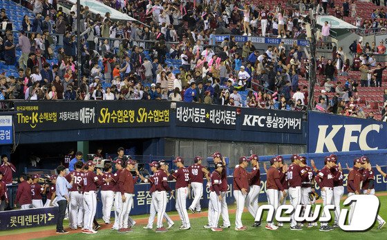 [프로야구] KBO리그, 한국 프로 스포츠 사상 첫 800만 관중 돌파 : 네이트 스포츠