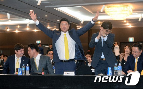 [WKBL] '박지수 뽑은' KB스타즈 안덕수 "내 인생의 터닝포인트" : 네이트 스포츠
