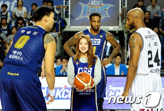 손연재 'KCC 홈개막전 시구 합니다' : 네이트 스포츠