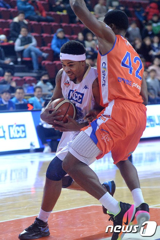 에릭 와이즈 '뚫고 간다' : 네이트 스포츠