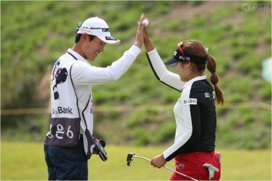 이정은, KLPGA 18홀 최소타 신기록···박세리 인비테이셔널 2R 단독선두(종합) : 네이트 스포츠