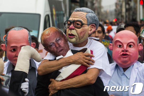 [사진] 후지모리 사면 반대 분노한 페루 국민들 네이트 뉴스