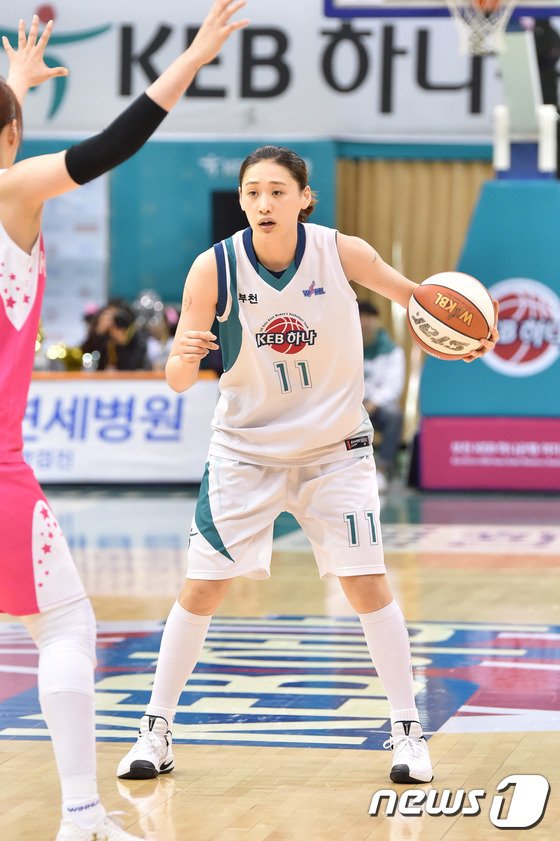 KEB하나은행, 최하위 KDB생명 14연패 몰아넣고 6연패 탈출 : 네이트 스포츠