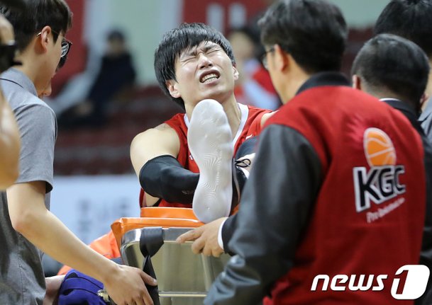 프로농구 4강 PO는 '부상자 시리즈'…KGC 오세근·SK 헤인즈 변수 : 네이트 스포츠