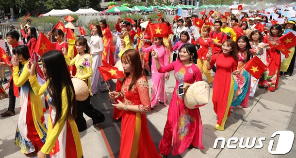 '화려한 아오자이' : 네이트 뉴스