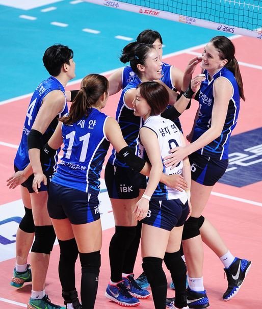 IBK기업은행, GS칼텍스 3-0 완파 2위 도약…맥마혼 24점·김유리 11점 : 네이트 스포츠