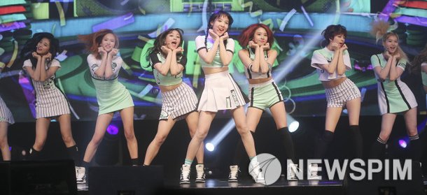 2016 MBC 가요대제전 트와이스'U-Go-Girl' vs 여자친구 'So Hot' vs EXID '아브라카다브라' 3색 오프닝 : 네이트 연예