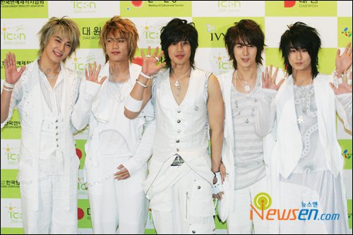 SS501 꽃미모 빛나는 컴백 무대 ‘댄스와 발라드 넘나들며 팬들 매료시켜’ : 네이트 뉴스
