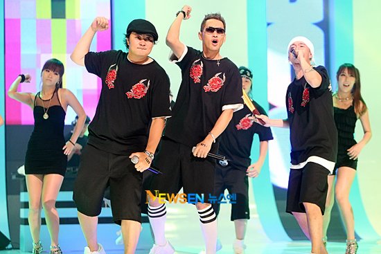 DJ DOC 7집, 하루만에 온오프 차트 점령…아이돌 꺾고 노익장 과시 : 네이트 연예