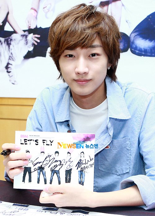 [포토엔]B1A4 진영 ‘귀공자 매력발산’ : 네이트 연예