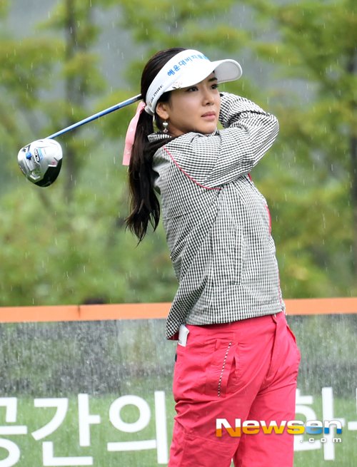 [포토엔]안신애 '우중 티샷' (KLPGA 넵스) : 네이트 스포츠