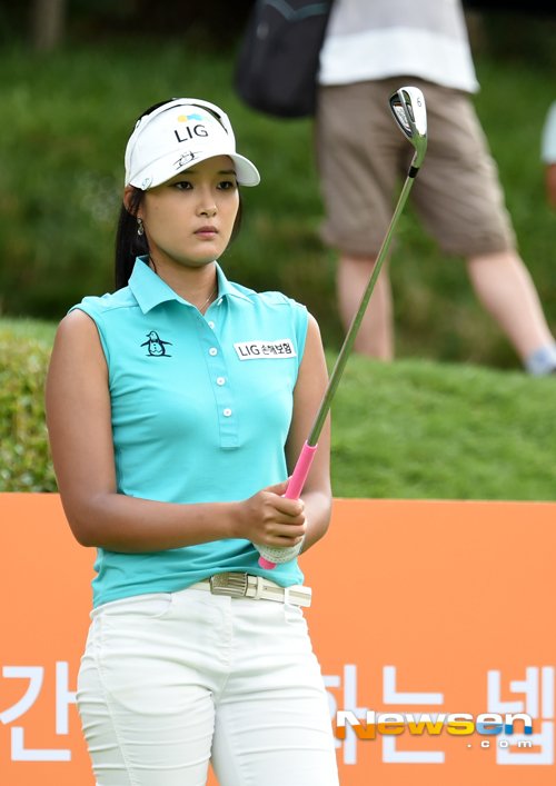 [포토엔]양제윤 '집중력이 필요해' (KLPGA 넵스) : 네이트 스포츠
