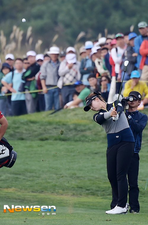 [포토엔]LPGA 우승 백규정 '홀컵 가까이 붙였던 어프로치샷' : 네이트 스포츠