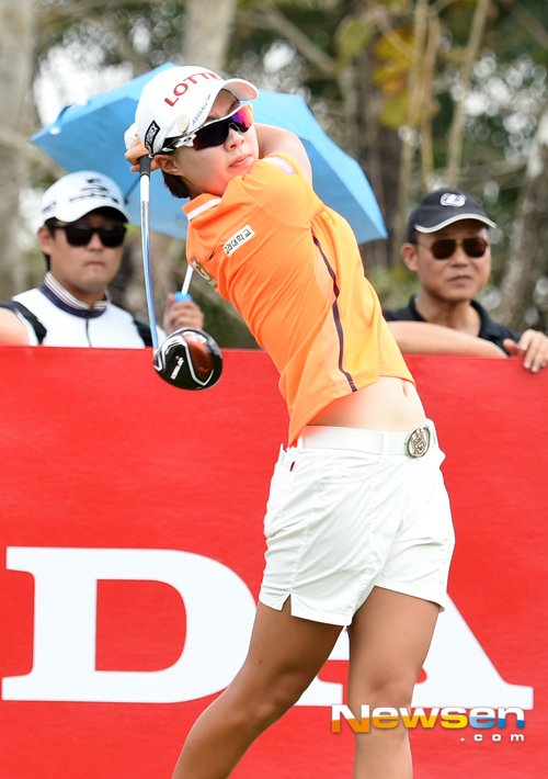 [포토엔]'LPGA 데뷔' 김효주 '당돌한 티샷' (혼다 LPGA) : 네이트 스포츠