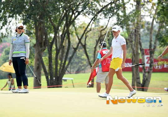 '혼다 LPGA 3R' 루이스 샷으로 울고 웃은 양희영 : 네이트 스포츠