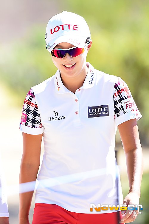 [포토엔화보]'슈퍼루키' 김효주 'LPGA 시즌 첫 우승을 향해'(JTBC 파운더스컵) : 네이트 스포츠