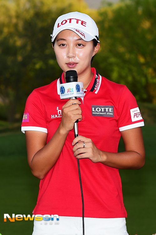 [사진으로 보는 LPGA]'슈퍼루키' 김효주, 마지막 18번홀 우승의 순간(JTBC 파운더스컵) : 네이트 스포츠