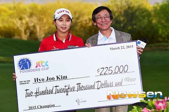 [사진으로 보는 LPGA]'슈퍼루키' 김효주, 마지막 18번홀 우승의 순간(JTBC 파운더스컵) : 네이트 스포츠