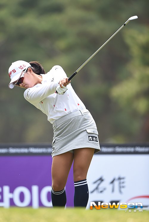 2R 공동선두 고진영 "비거리 늘었더니 공략 수월"(KLPGA 넥센 세인트나인 마스터즈) : 네이트 스포츠