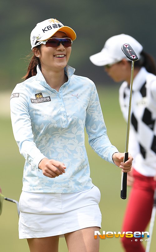 2R 공동선두 안송이 "외유내강 자세로 우승목표"(KLPGA 넥센 세인트나인 마스터즈) : 네이트 스포츠